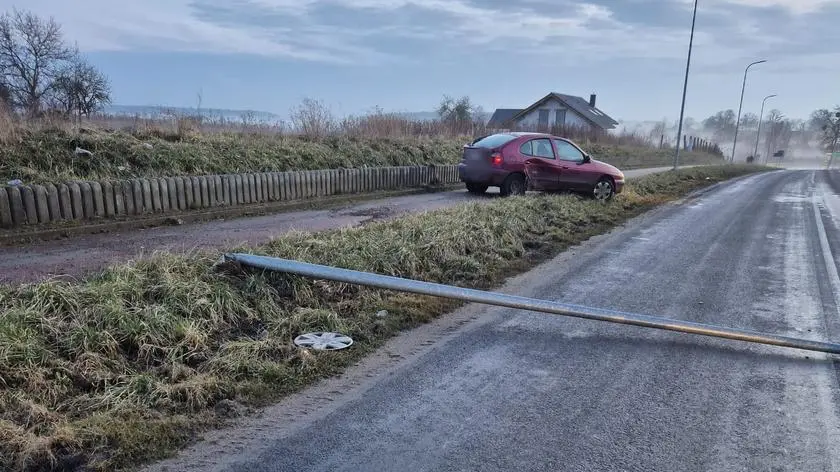 Dębno. O włos od tragedii. Pijany i po narkotykach prawie wjechał w rodzinę z dzieckiem - TVN24